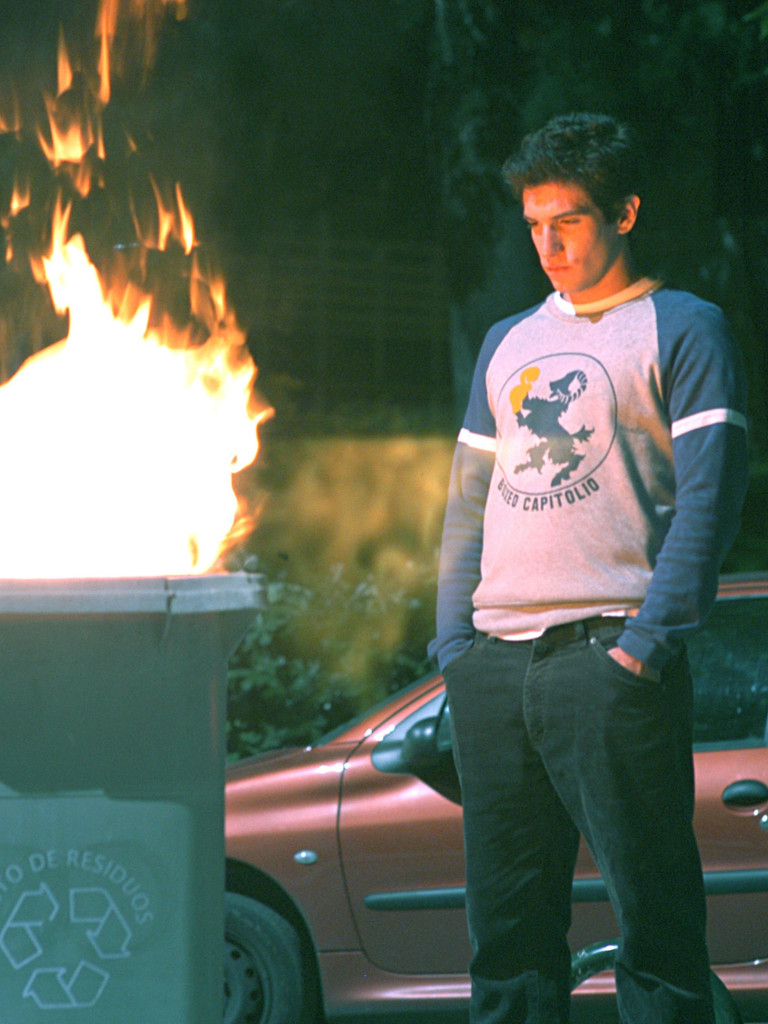 Azul oscuro casi negro | SincroGuia TV